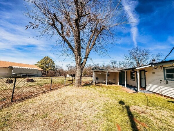 Veteran's Vacation\ncharming 2-bedroom House With Wifi, Ac In Enchanting Checotah - Lake Eufaula State Park, Checotah