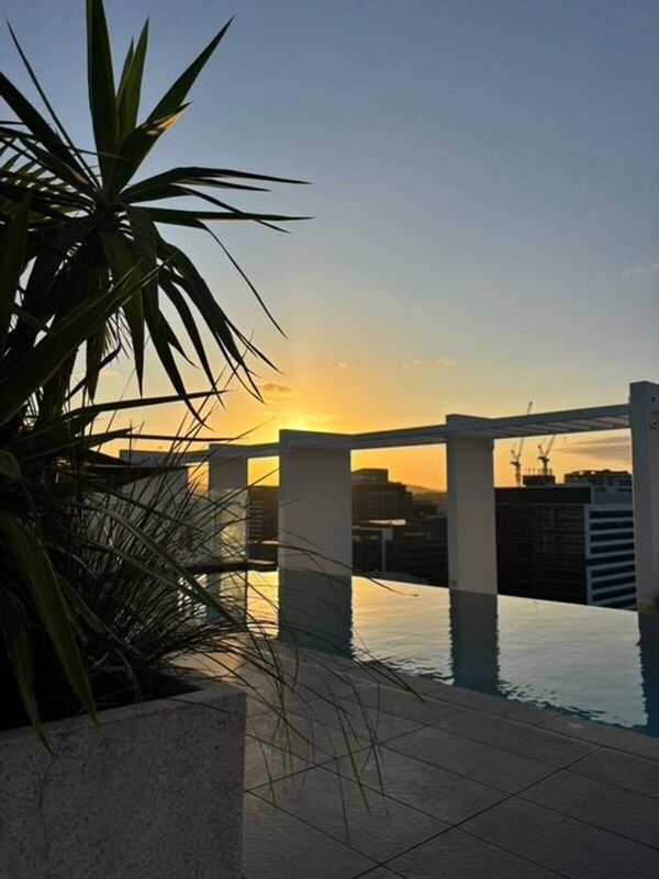 Skyline Views & Rooftop Pool In Trendy Newstead - Brisbane