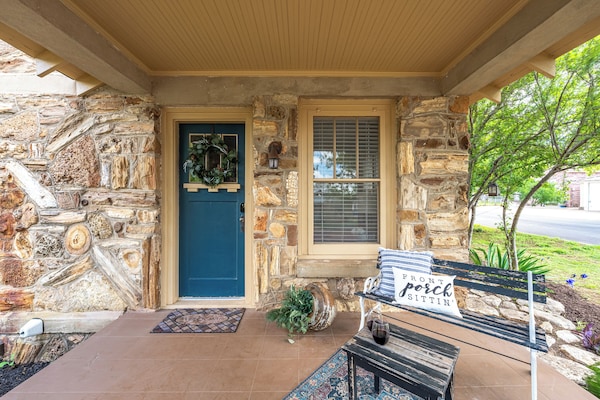 Cornerstone Cottage-near Downtown-pet Friendly - Stephenville, TX
