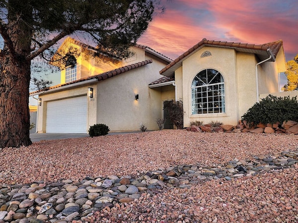 Luxury Sage House @ Lake Powell+game Room+parking+firepit+outdoor Oasis - 佩吉市