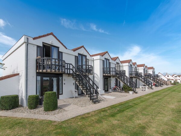 Schöne Wohnung Für 2 Gäste Mit Pool,  W-lan, Tv, Terrasse, Haustiere Erlaubt Und Parkplatz - Blankenberge