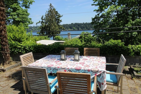 Luxury 180 Degree Lake View N Mercer Island Home - Seattle, WA