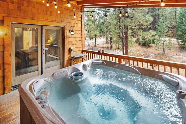 Snow Summit. Huge 6br Chalet W/ Game Room, Spa. - Big Bear Lake, CA