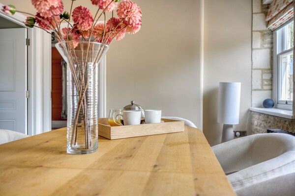 Luxury Broadway Apartment Close To Pubs, Cafes, Shops, Cirencester, Cotswolds - Cirencester