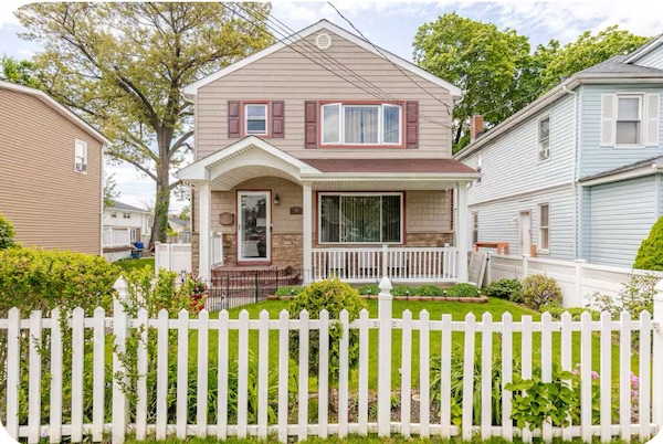 Charming Urban3-bedroom  Apartment In Hempstead With Wifi And Ac - Brookville - Queens NY