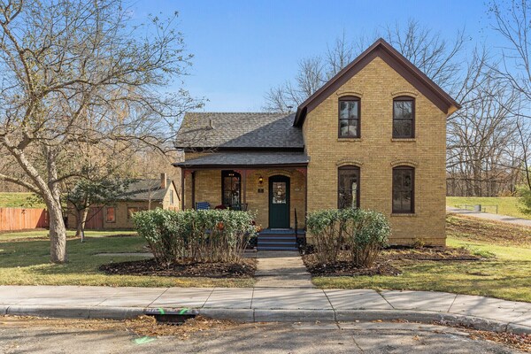 Stuga House: A Historic Carver Cottage Right On Hiking And Biking Trails - Cologne, MN