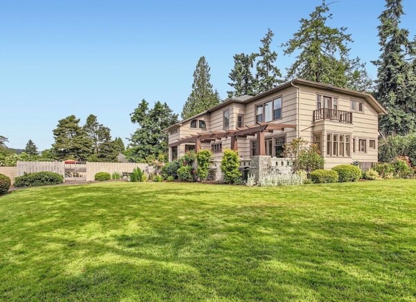 Stunning Secluded 2br Condo With View In St. Johns - Portland, OR