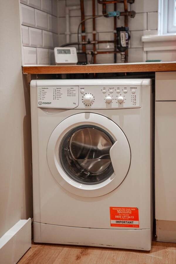 Refreshing Modern Apartment In Coatbridge - Motherwell