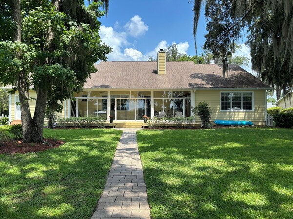 Beautiful 4/2, 3000sf Home On Magnificent 430 A Freshwater Lake, Family Friendly - Inverness, FL