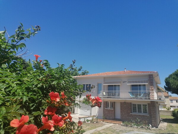 1st Floor In A Charming Town 180m From The Beach - Portiragnes