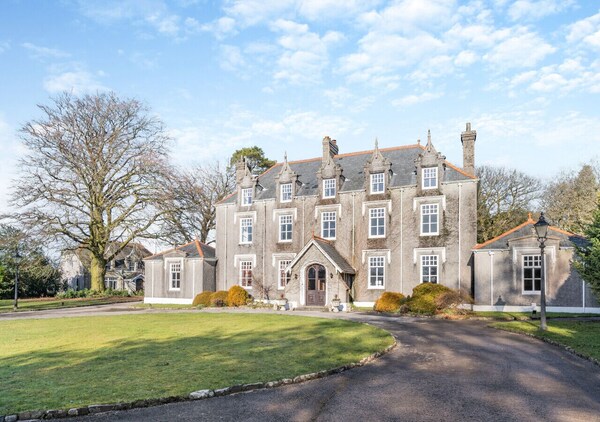 The Welsh Chateau - Onze Chambres Maison, Couchages 23 - Swansea