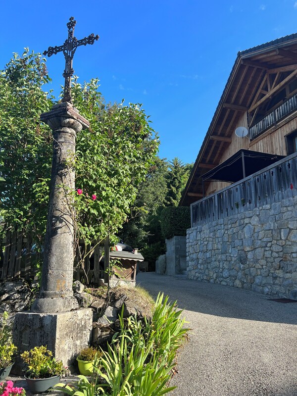 Weekend At Céline's, Welcome To The Mountains - Thônes