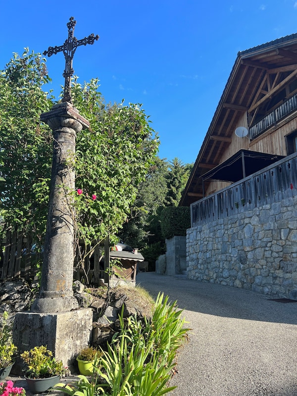 Weekend At Céline's, Welcome To The Mountains - Thônes