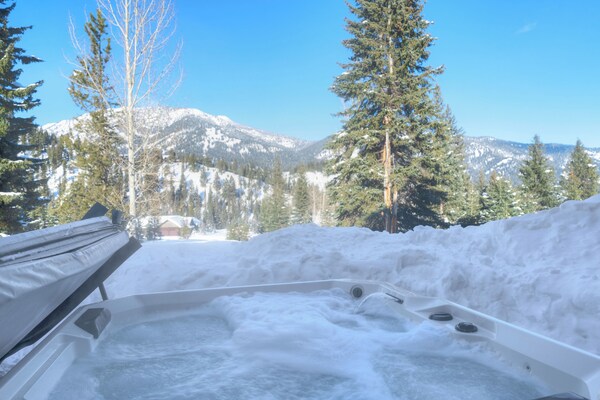 Charming 3-bedroom Log Cabin With Hot Tub And Fitness Room In Delightful Big Sky - Big Sky, MT