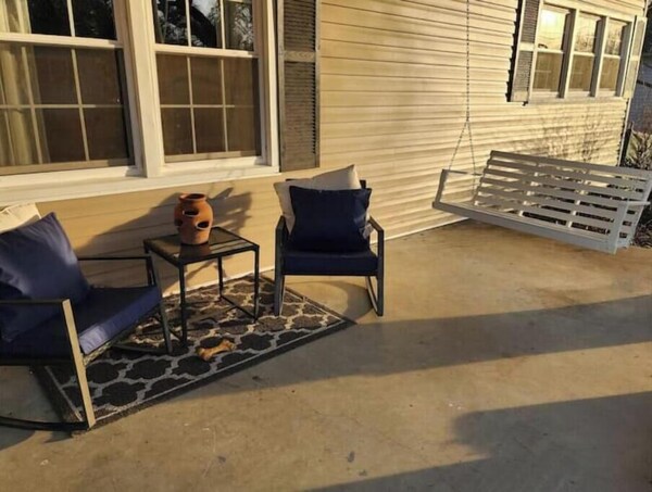 Paws & Play - Spacious Fenced Yard - Berea, KY
