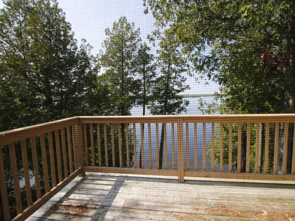 R & R Hideaway\nrelax With The Whole Family At This Peaceful Lake Front Cottage. - Kawartha Lakes