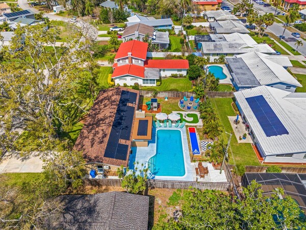Pool, Firepit, Mini-golf, Arcade Games, Bunk Beds With Slide, And Much More! - Clearwater