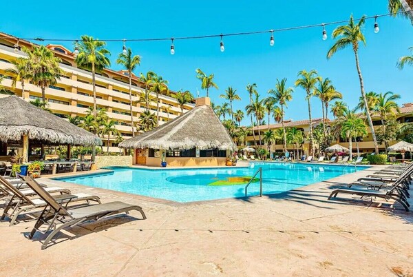 1 Bdrm, 2 Baths!!!! This Is A Larger 2 Bdrm, Chng'd To A 1 Bdrm!   Much Larger!! - Cabo San Lucas