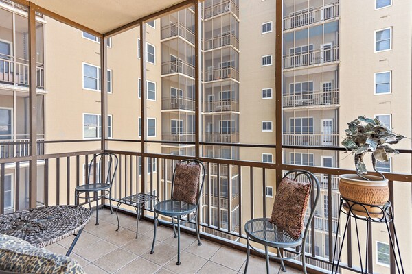 Eclectic Design In Downtown Highrise! - Atlanta, GA