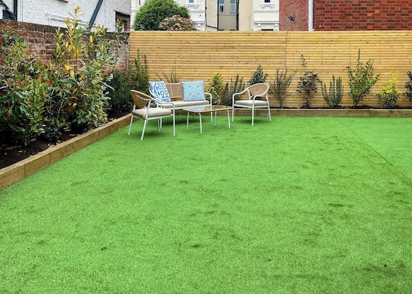 5 Bedroom Accommodation In Portsmouth - Fareham