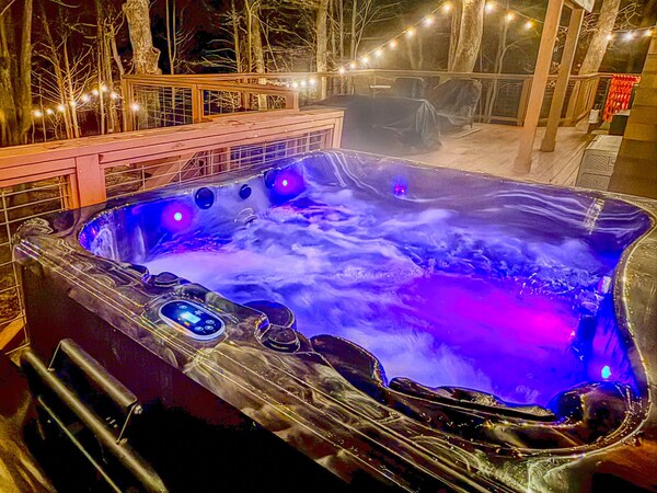 Stunning A-frame: Walk To Lake, Hot Tub, Foosball - Pottsboro, TX