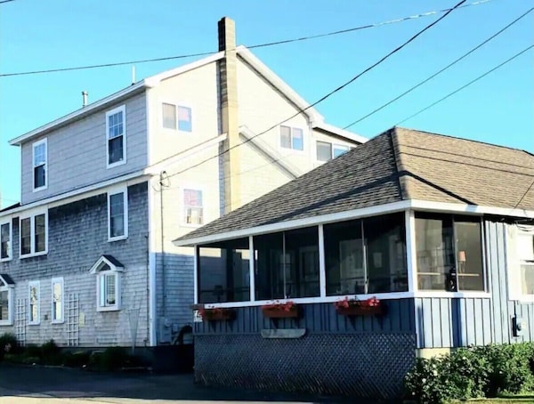 The Rose Cottage, Charming Old Orchard Beach Cottage 25 Steps To Beach - Old Orchard Beach