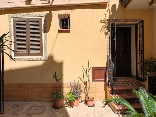 Casa Vacanze 'Gialla' Con Wi-fi E Aria Condizionata - Mazara del Vallo