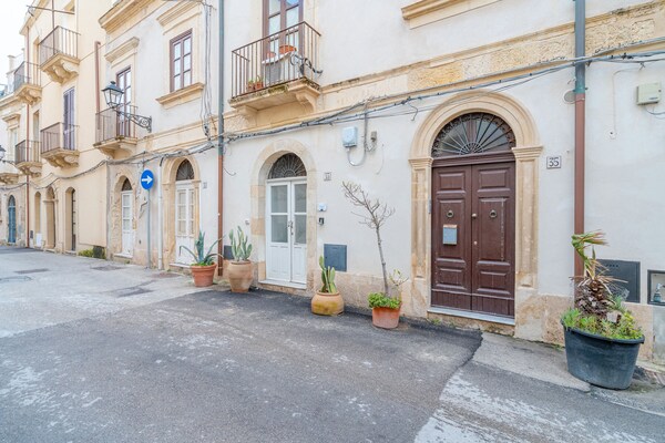 Appartamento 'La Casa Di Eva In Via Nizza' Con Terrazza Privata, Wi-fi E Aria Condizionata - Siracusa
