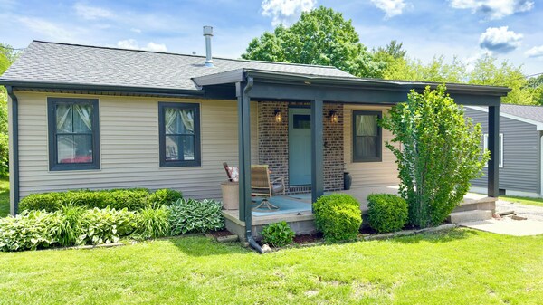 Luxury Home In Peoria Heights With Spa Bath, Wifi, Laundry - Peoria, IL