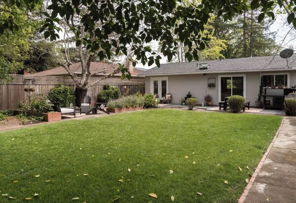 Charming And Centrally Located Sonoma  2-bdrm House With Wifi And Ac In Kenwood - Sonoma, CA