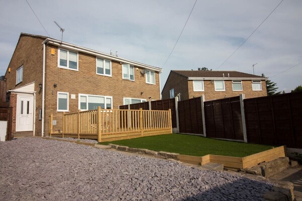 Brighouse 3 Mins | Pets Stay Free | 138 Mbps | Garden - Huddersfield