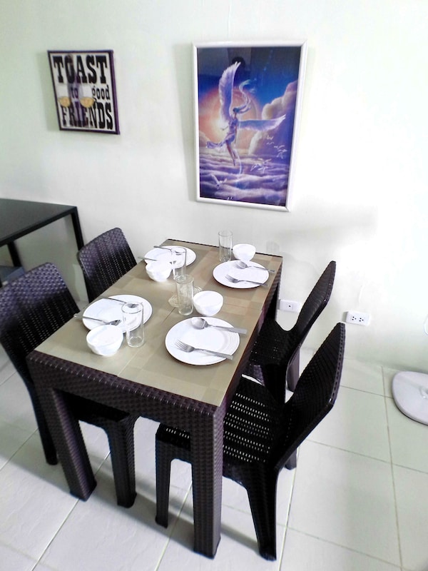 Infinity Staycation, Charming 1-bedroom Condo In Marvelous Muntinlupa With Wifi - Muntinlupa