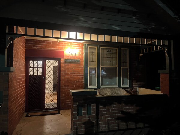 Kelpie Cottage! 1930s Beauty. Central Luxury - Albury