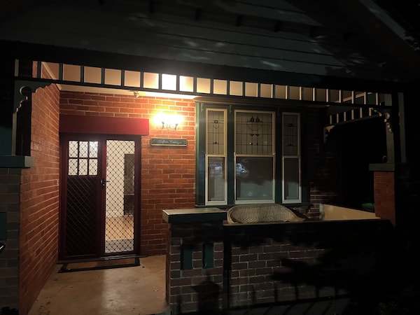 Kelpie Cottage! 1930s Beauty. Central Luxury - Albury