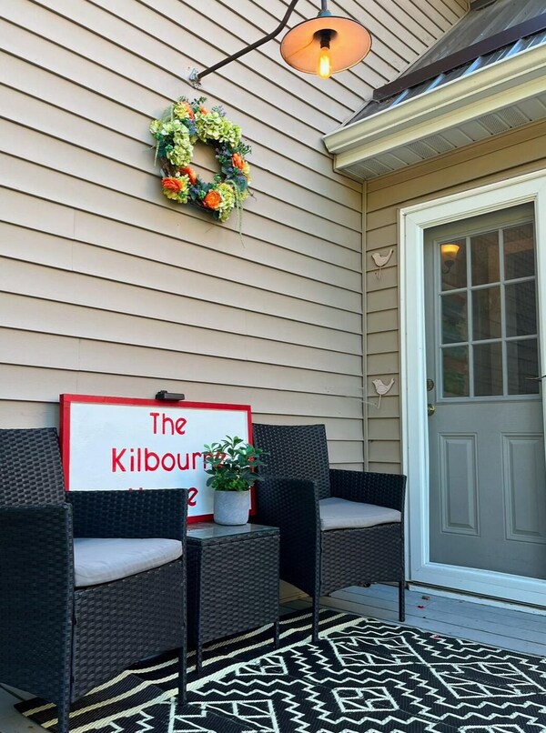 Unit 1 Deluxe 2 Bedroom W/dry Bar And Hot Tub - Mill Bluff State Park, Camp Douglas