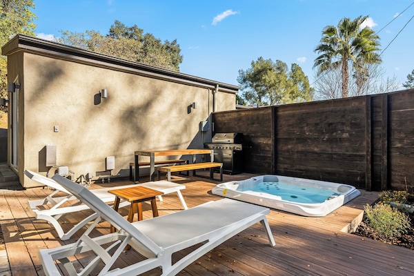 Stunning 4-bed 4-bath Mid-century Home Near Universal Studios & Hollywood Bowl - West Hollywood