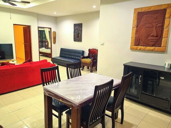 Large Bungalow With 3 Bedrooms, 2 Bathroom, Covered Secure Parking, Pet Friendly - Kata Beach