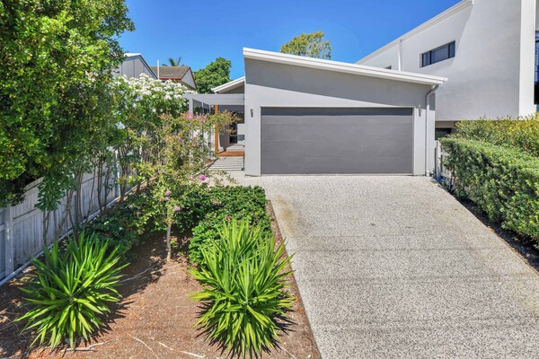 Chic Family Friendly 4br Retreat Near Redcliffe - Kayo Stadium
