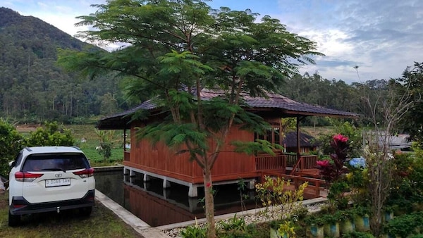 Perfect 3-bedroom Bungalow In Ciwidey With Stunning Views - Ciwidey