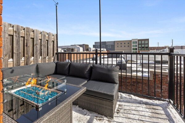 Top Floor - Mass Ave In Heart Of Indy With Balcony - Indianapolis, IN
