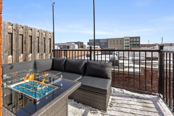 Top Floor - Mass Ave In Heart Of Indy With Balcony - Indianapolis, IN