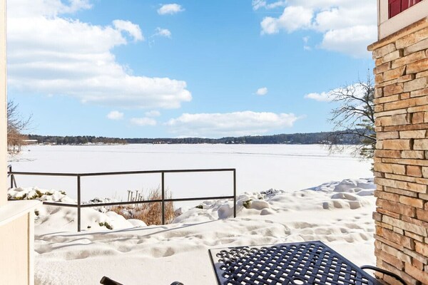 Luxury Beachfront Retreat At Delton Grand - Lake Delton, WI