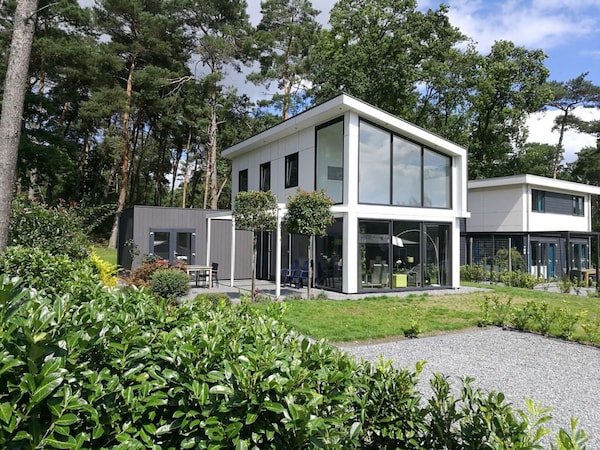 Mooi Vrijstaand Vakantiehuis Voor 6 Personen Met Wifi, Zwembad, Tv, Terras En Parking - Sittard