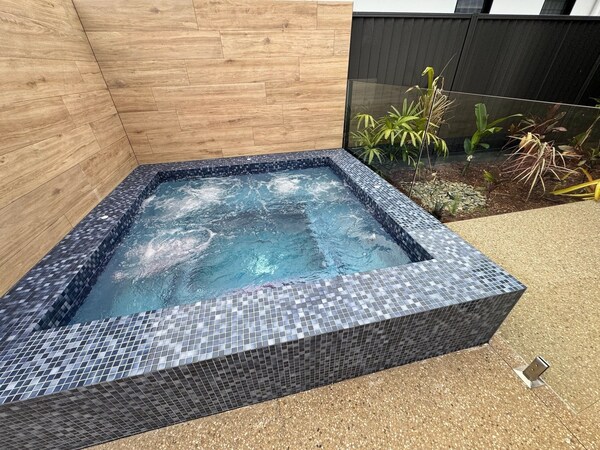 Palm Cove 2 Bedroom New Built With Large Heated Spa - Cairns