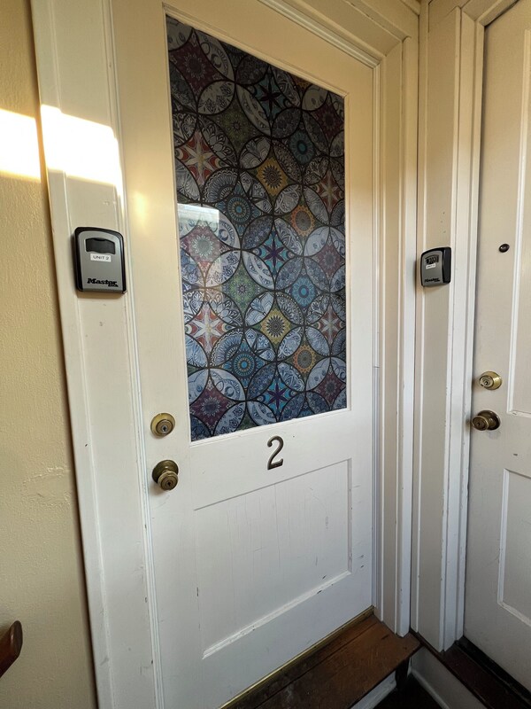 Bright, Charming 2 Bedroomdrm Apartment. In Downtown Home In Kalamazoo - Kalamazoo, MI