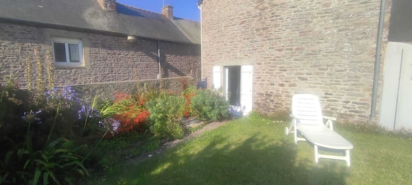Pretty Vacation Home In The Center Of Plouézec - Paimpol