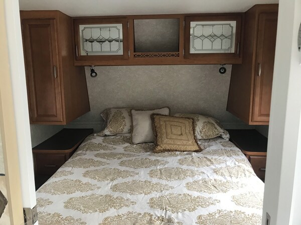Nestled In A Little Vineyard, Melt Away Your Stress In This Quiet Retreat. - Summerland
