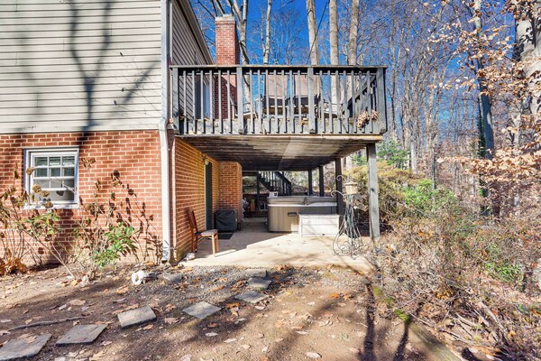 Tranquil 1-bed Apt Sleeps 4 Overlooking Indian Creek Gorge W/ Wifi, Ac & Hot Tub - Fairfax, VA