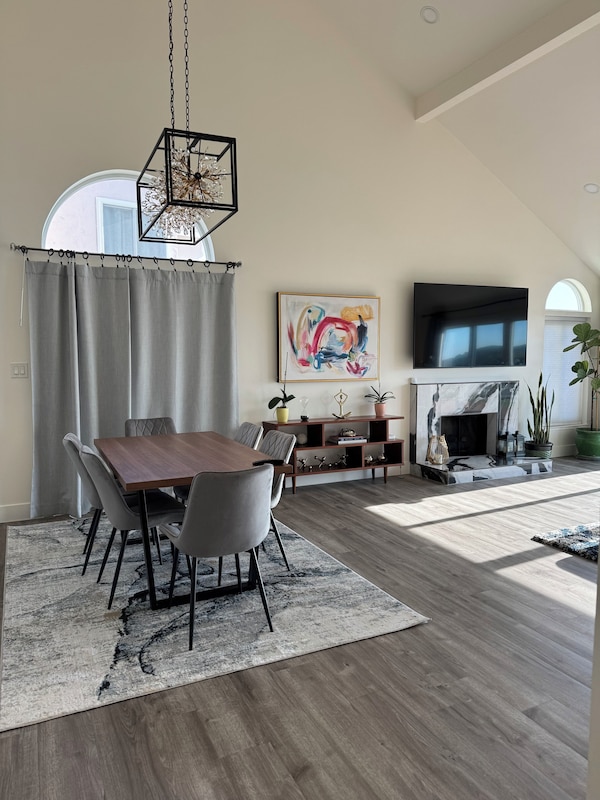 Luxury Waterfront Home 3br, 4 Beds, Stunning Views, Quiet Retreat & Comfort - Vallejo, CA