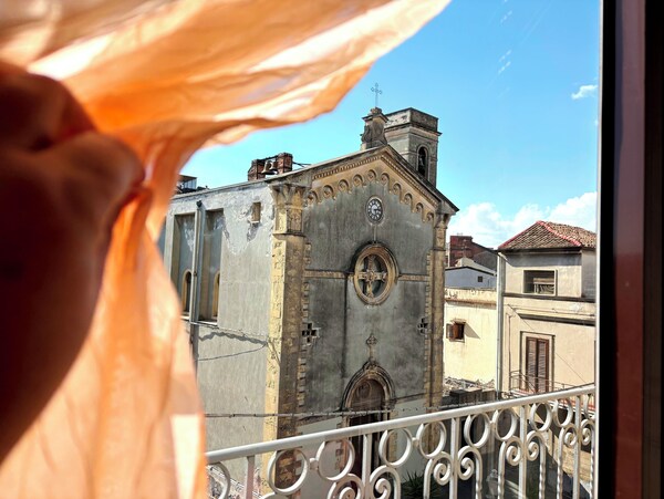Cozy And Comfortable Apartment Within Walking Distance Of Castelloursino Dicatania - Catania